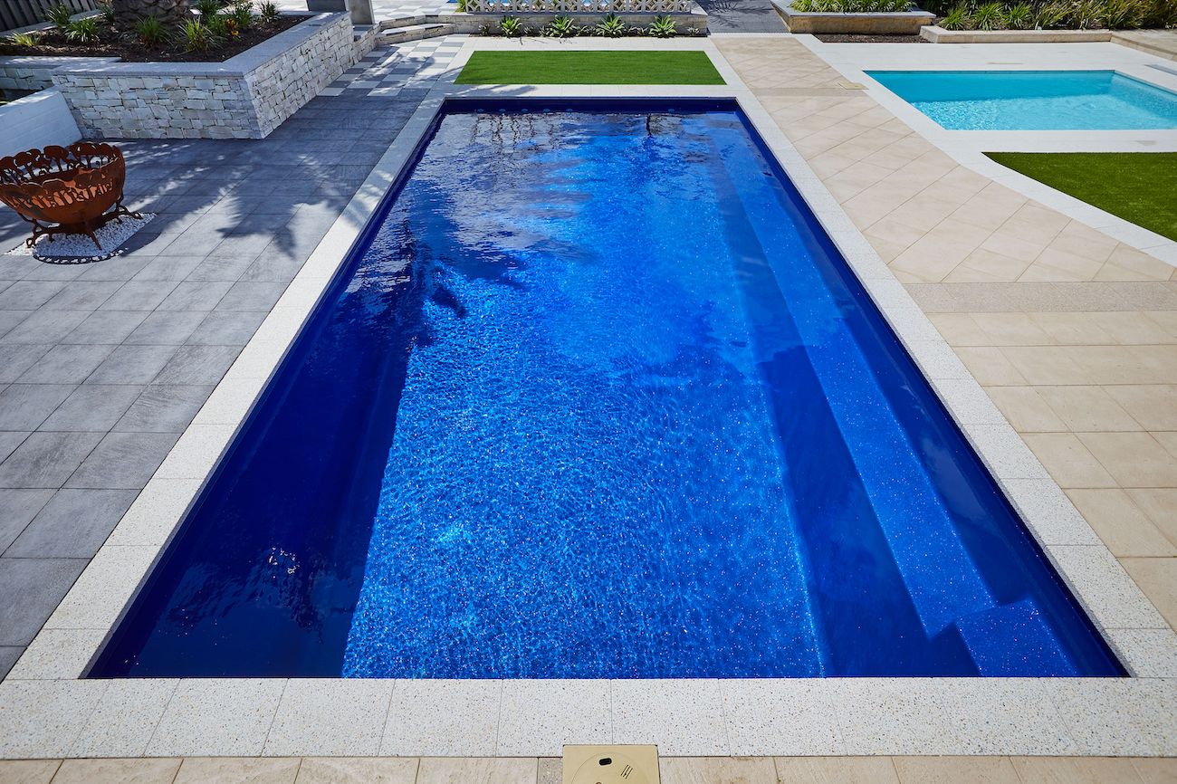 The Hampton 8m x 4m Swimming Pool