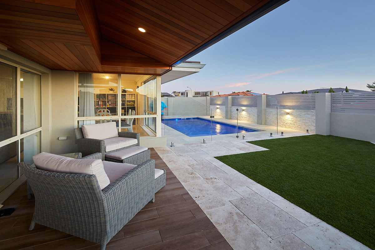 The Hampton 7m x 4m Swimming Pool