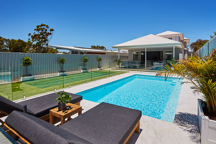 The Hampton 7m x 4m Swimming Pool