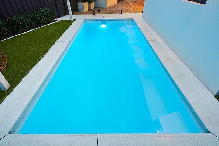 Stradbroke 7m x 2.5m Swimming Pool