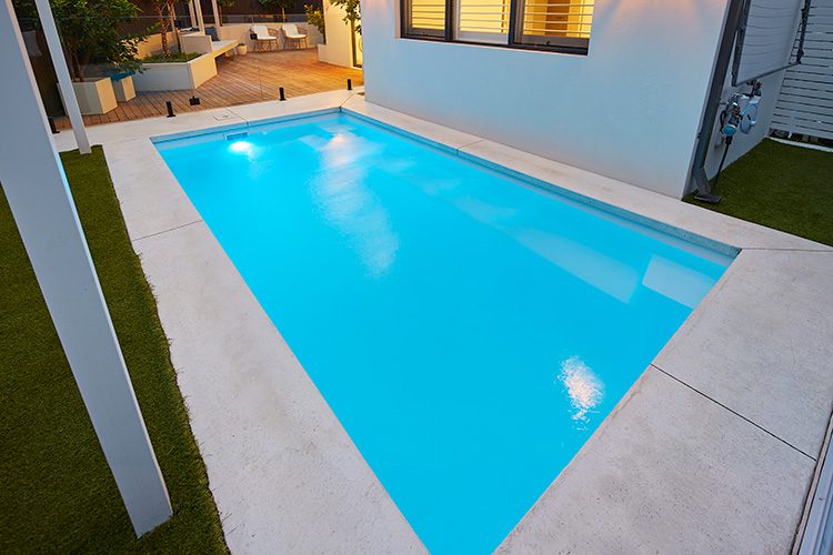 Stradbroke 7m x 2.5m Swimming Pool