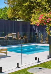 10 Beautiful Pool Landscaping Ideas That Give Resort Vibes - Factory ...